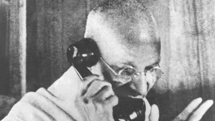 50 Mahatma Gandhi Jokes You Can't Share With His Followers